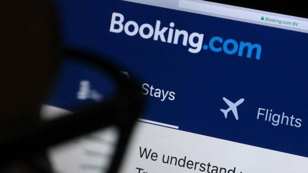 Voli prenotati su Booking e cancellati? Il rimborso è un rimbalzo infinito